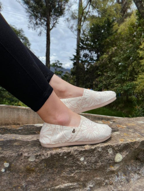 Pera Alpargatas – Pera Colombia